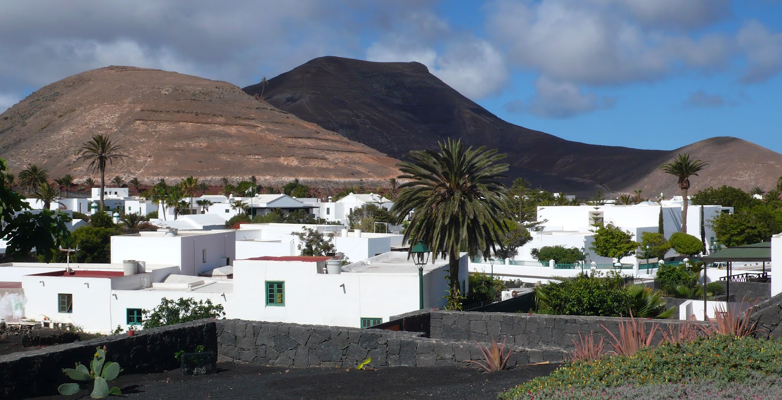 Share my Garden: A walk around Yaiza.