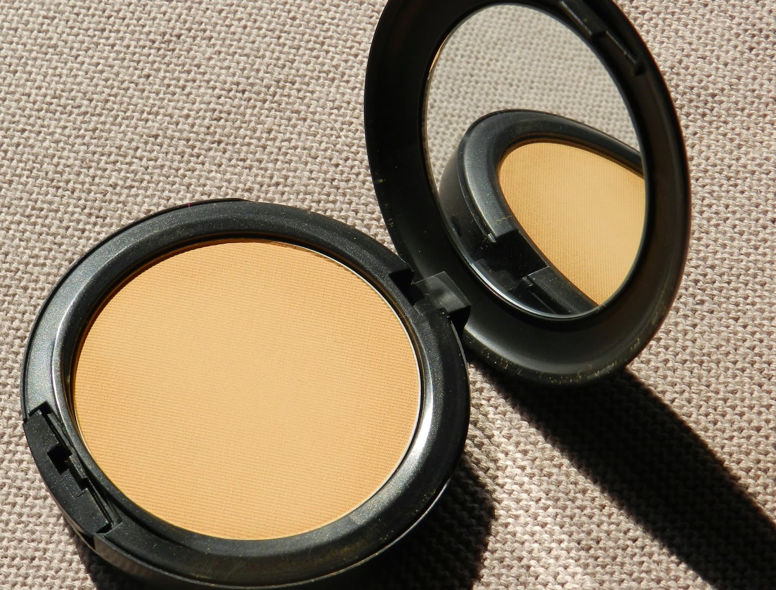 MAC Studio Fix Powder | Sœurs de Luxe