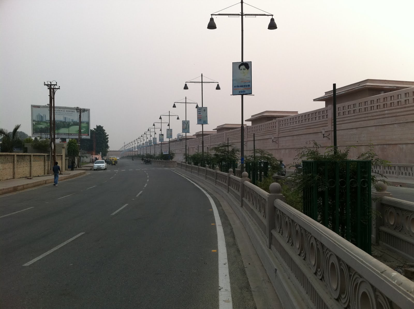 New Lucknow: Road in Front of Taj Vivanta