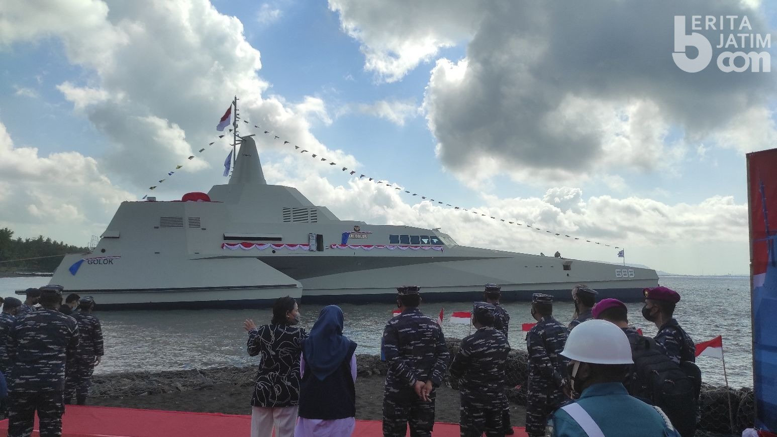 AAG_th บันทึกประจำวัน: อินโดนีเซียทำพิธีปล่อยเรือเร็วโจมตีใหม่ลงน้ำ KRI ...