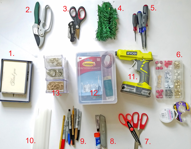 Christmas Decor Tool Bag Essentials - Remodelando la Casa