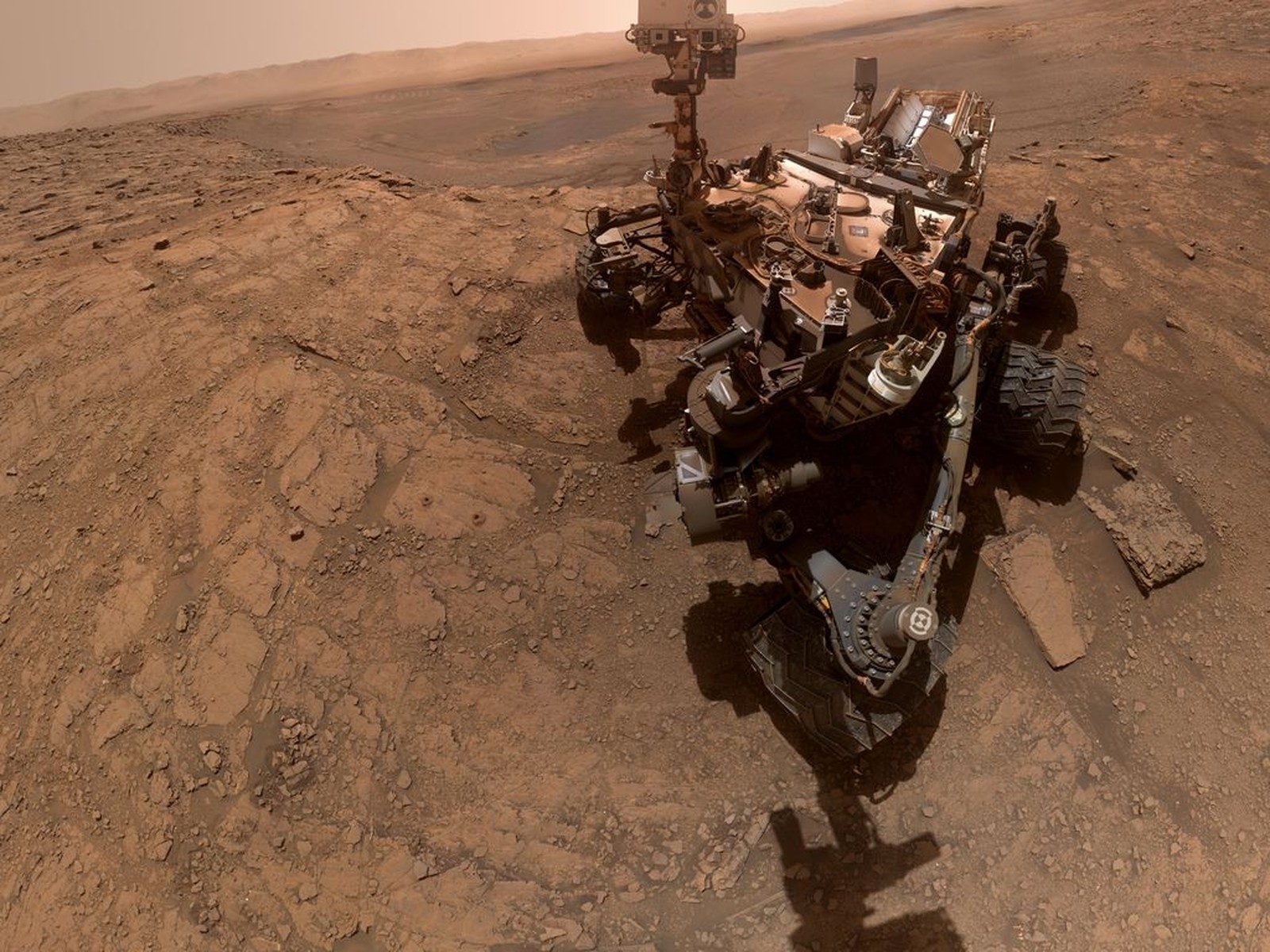 Robô da Nasa faz nova selfie após 2,5 mil dias marcianos em missão ...