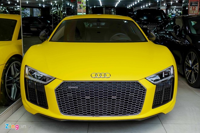 Siêu xe Audi R8 V10 Plus vàng nhám duy nhất Việt Nam - idayroi.com