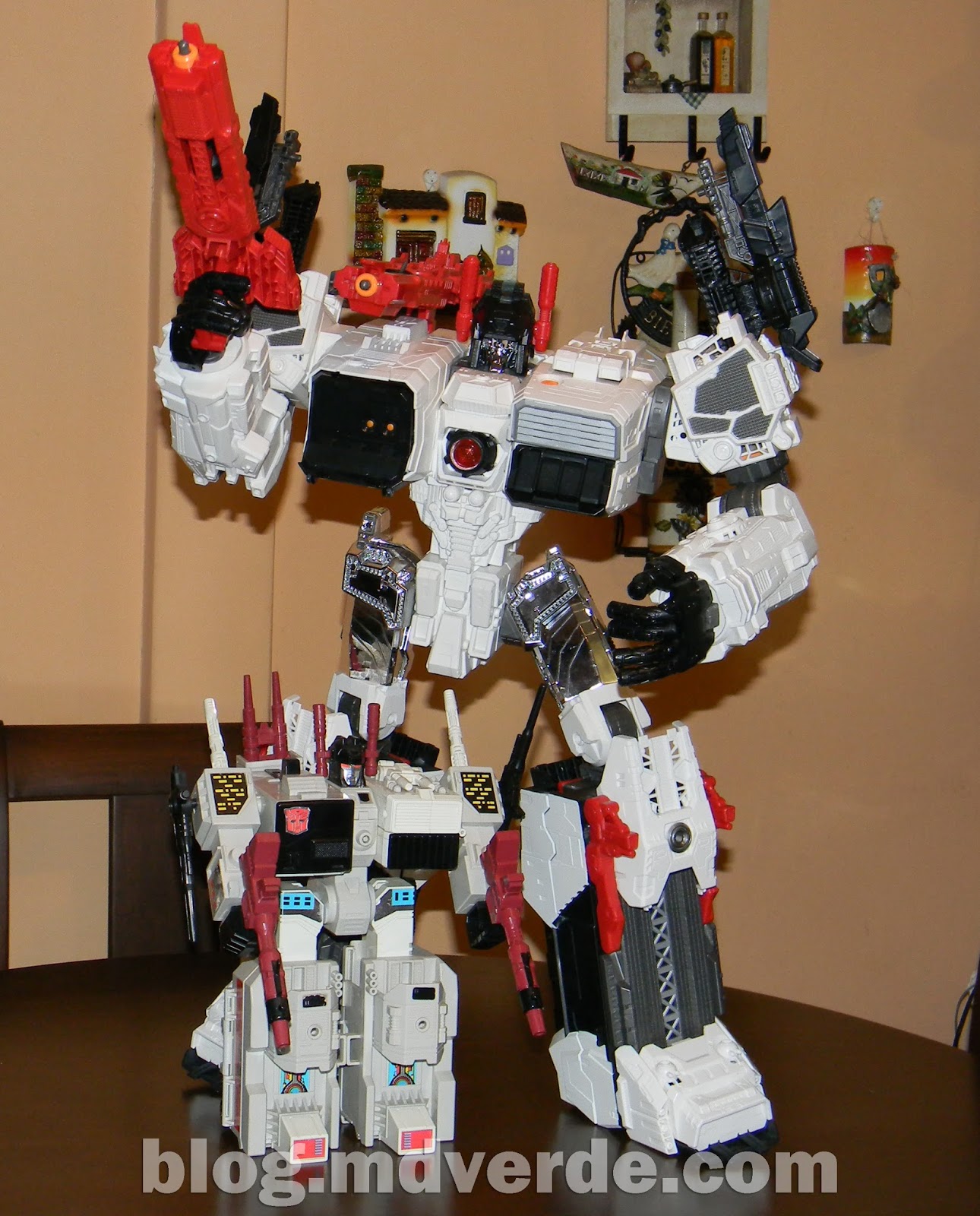 Blog de Transformers de mdverde: Fotos rápidas de Metroplex Generations