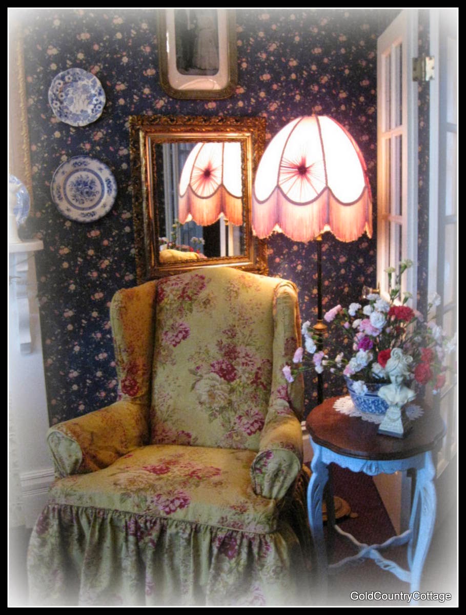 GoldCountryCottage: THE PROPER PARLOR...