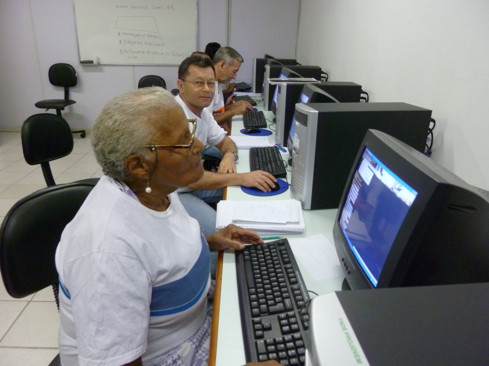 CREJA - Centro Municipal de Referência de Educação de Jovens e Adultos ...