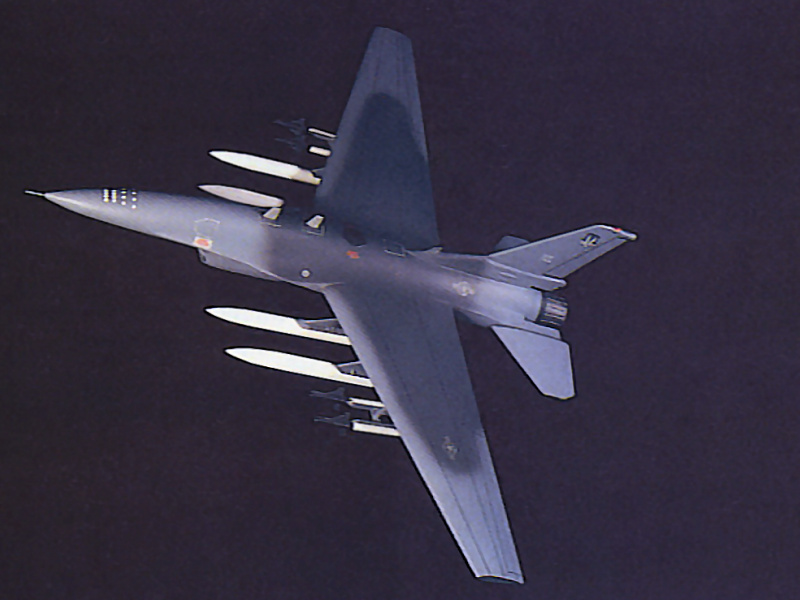 No Barrel Rolls: Volando solo, F-16 UCAV