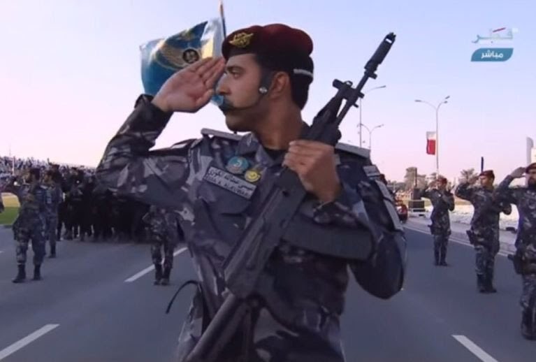 Oryx Blog - ジャパン: 珍しい晴れ舞台：カタールが「AK-12」アサルトライフルを披露した