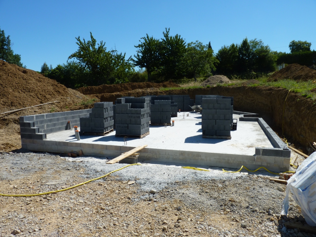 Notre 1ere maison: 5 - Montage des murs du sous-sol et dalle du rez de ...