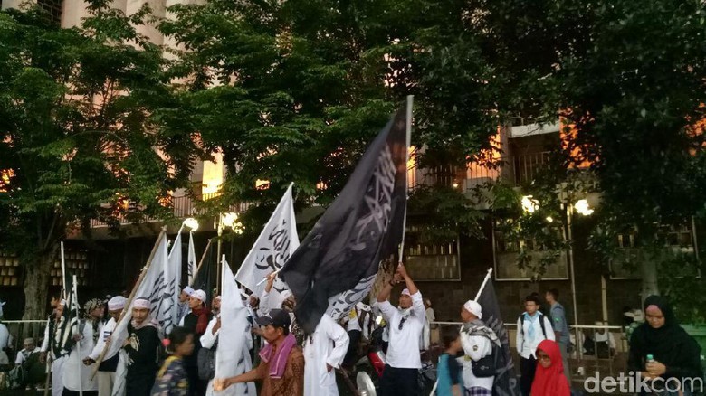 Kibar Ar-Rayah dan Al-Liwa di Aksi Bela Palestina - Graha Media Online