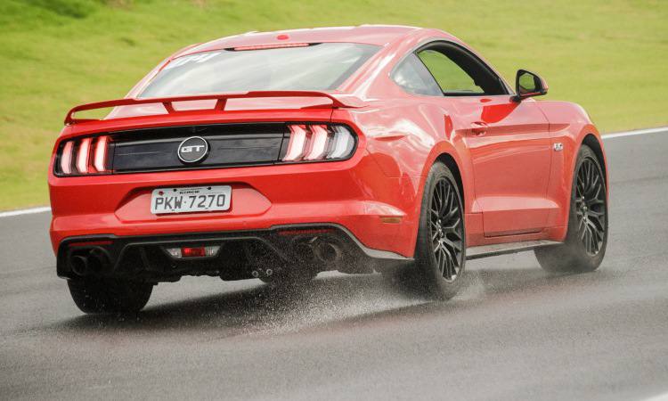 FORD LANÇA SEU MUSCLE CAR NO BRASIL: MUSTANG CHEGA AO MERCADO BRASILEIRO