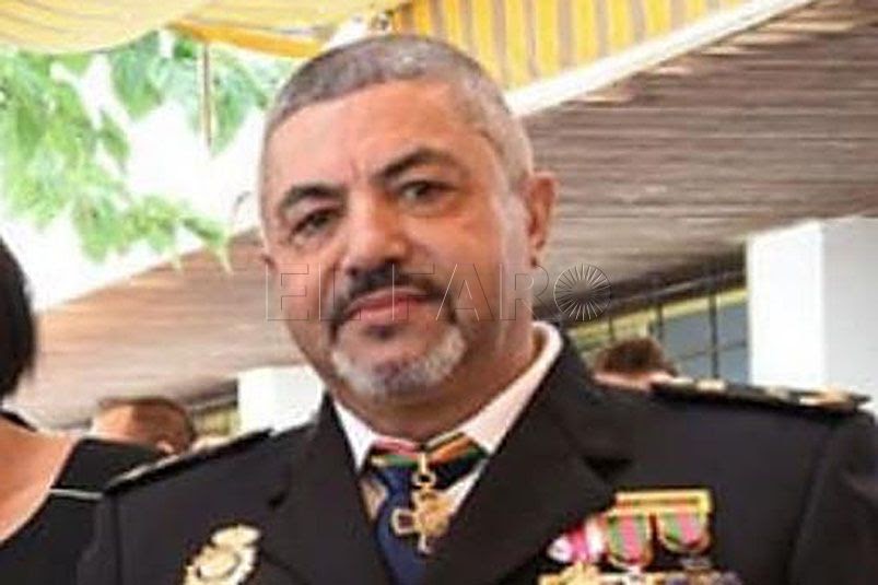 Una historia de la Policía Nacional.: El emocionado adiós al Policía ...