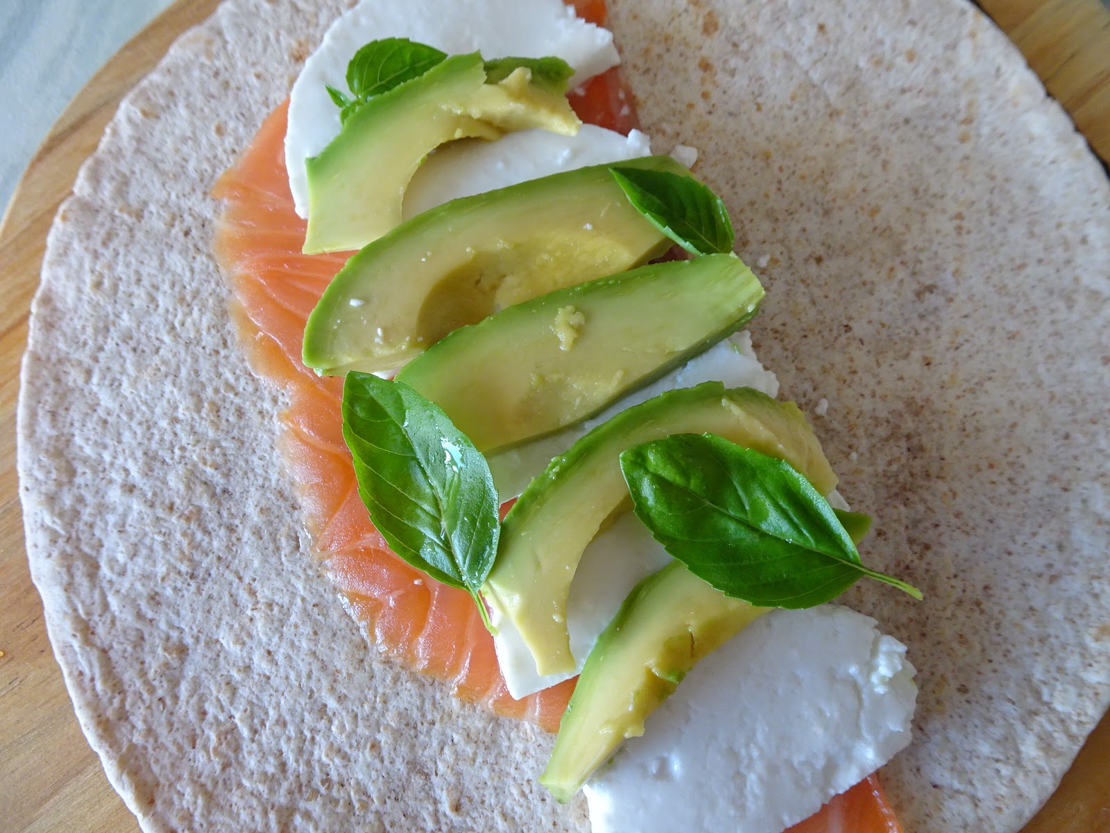 Prato Caseiro: Wraps integrais de salmão fumado, queijo fresco e ...