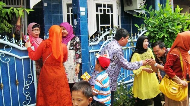 ADAB TETANGGA YANG HARUS DITUNAIKAN - HARIAN MUSLIM