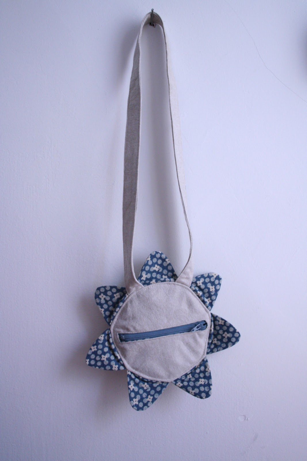 Tangible Pursuits: Perfect Petal Purse Pattern
