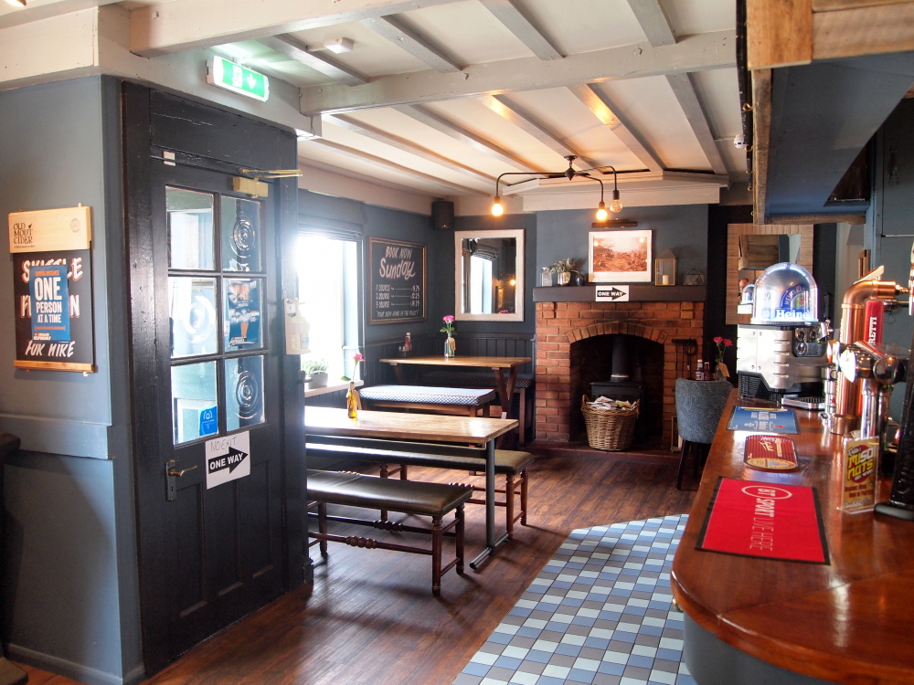 Shove it, Chuck it, Toss it...: Alma Tavern, Worcester