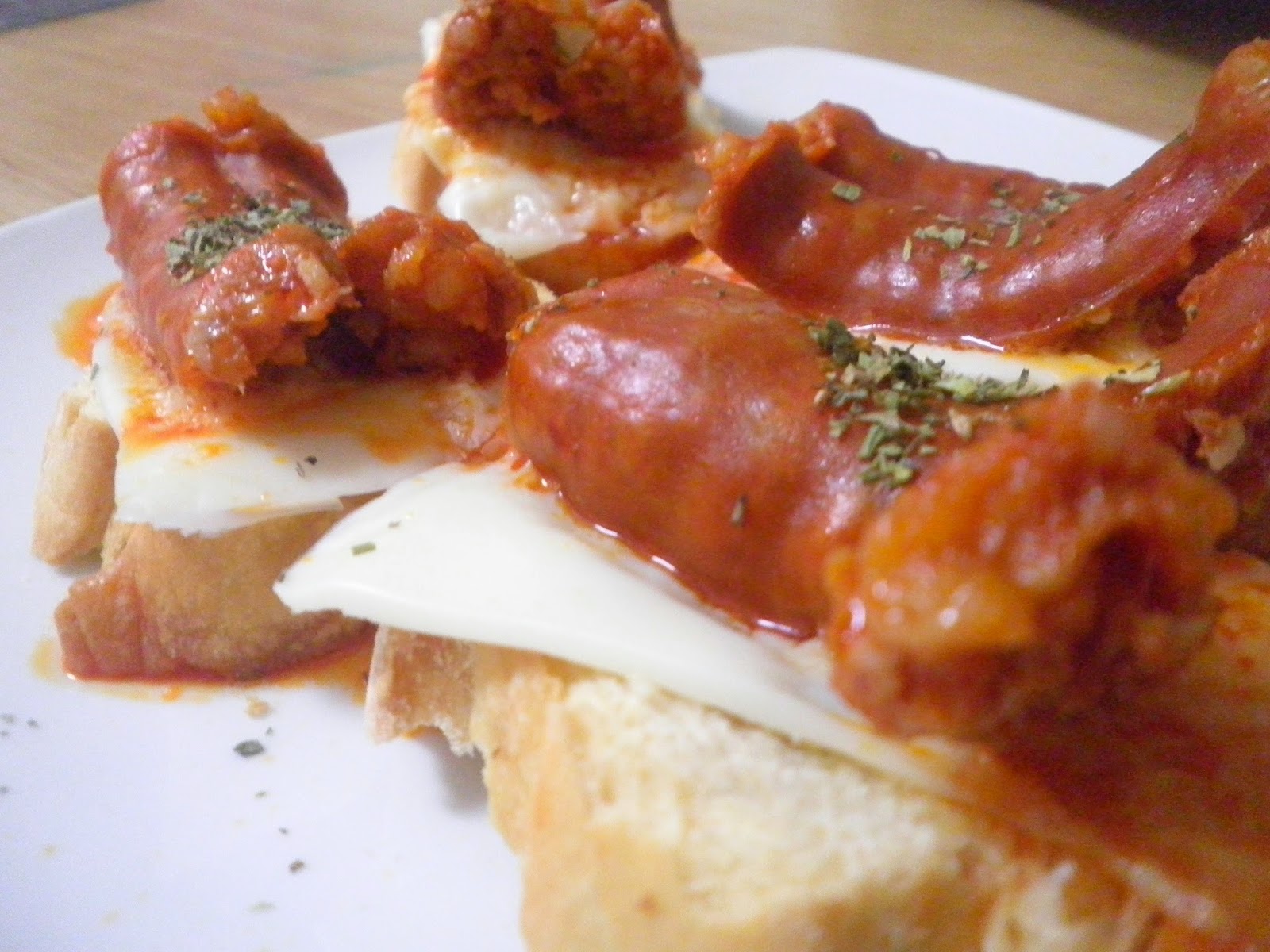 Canapé de chistorra con queso