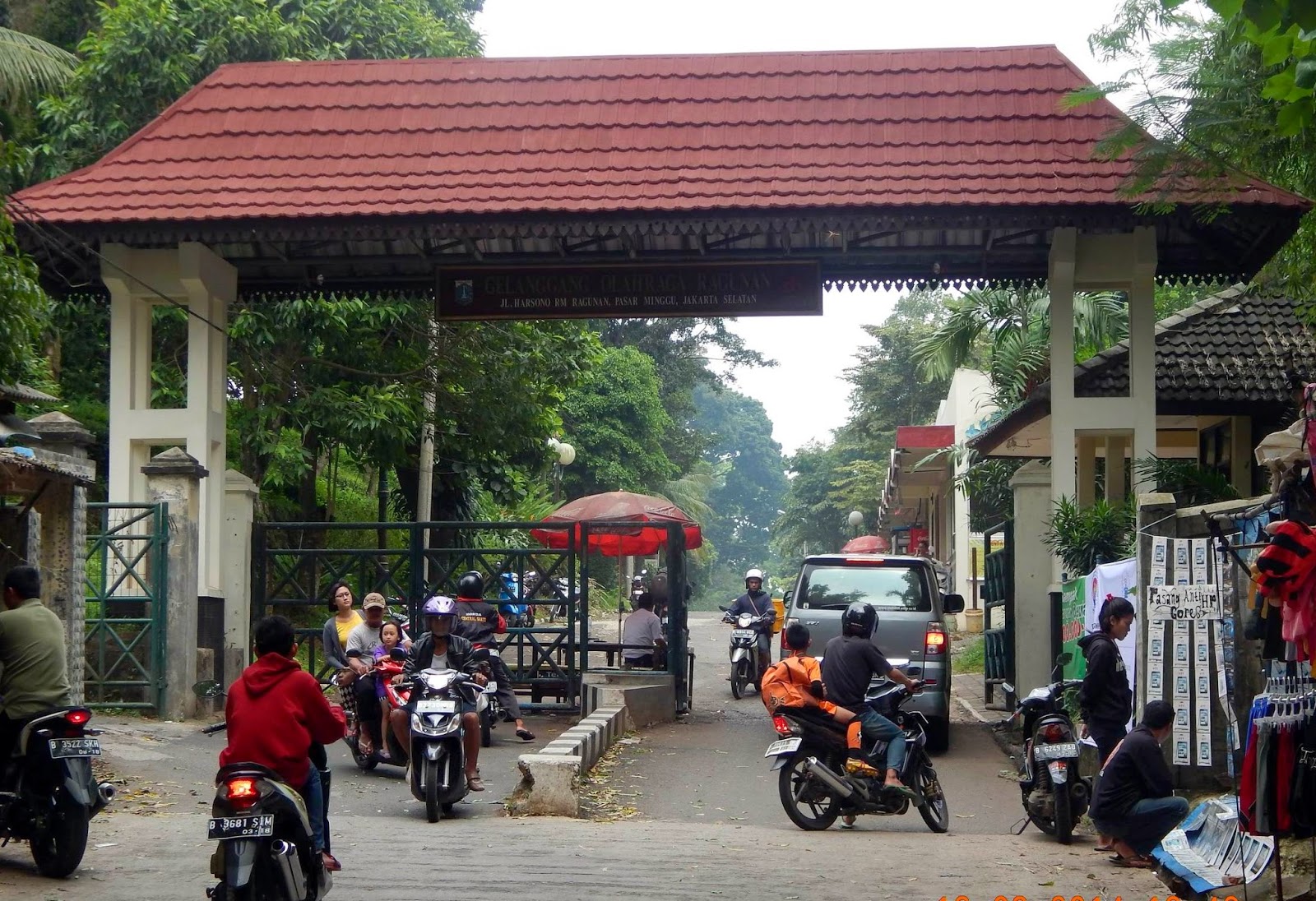 SEKOLAH KHUSUS OLAHRAGAWAN SMP/SMA NEGERI RAGUNAN : ALBUM FOTO DAN GURU