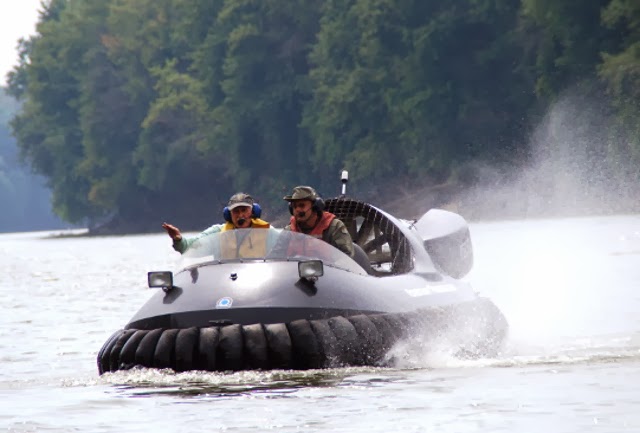 Neoteric Hovercraft Blog: U.S. Navy LCAC Craftmasters Evaluate Training on Neoteric Hovercraft