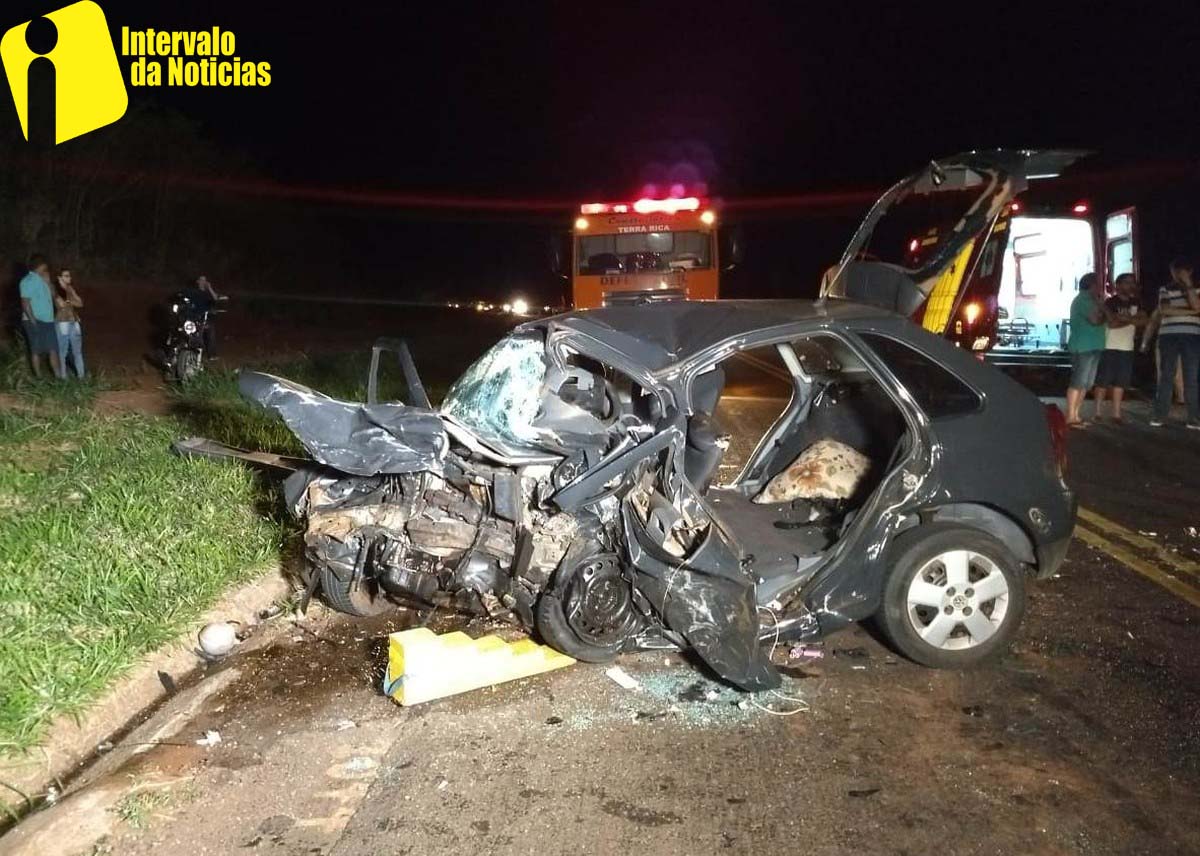 Intervalo da Notícias: Cinco pessoas morrem e duas ficam feridas em acidente entre dois carros ...