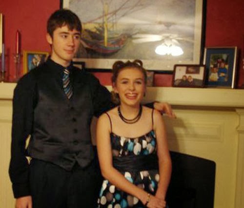 Solid Planet: Awkward Hover Hand (16 PICS)