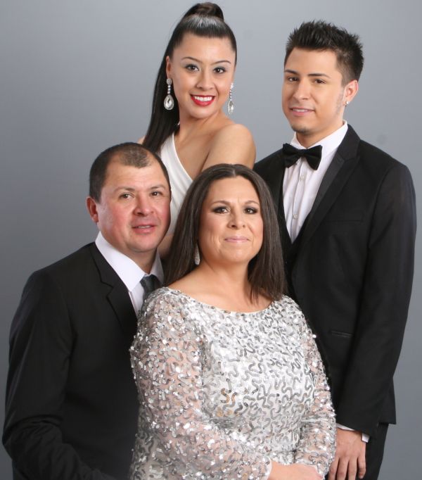 Nico Sisneros: Sisneros 2011 Family Christmas Photos