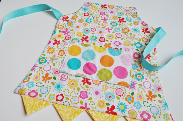 Fort Worth Fabric Studio: Reversible Apron Tutorial