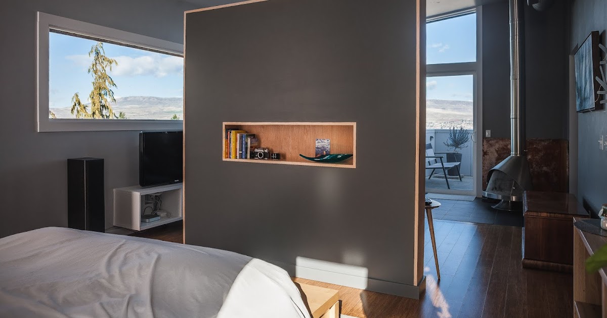 Building the floating wall: the final touches.