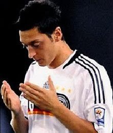 Mesut Ozil Is a Muslim - Articles about Islam