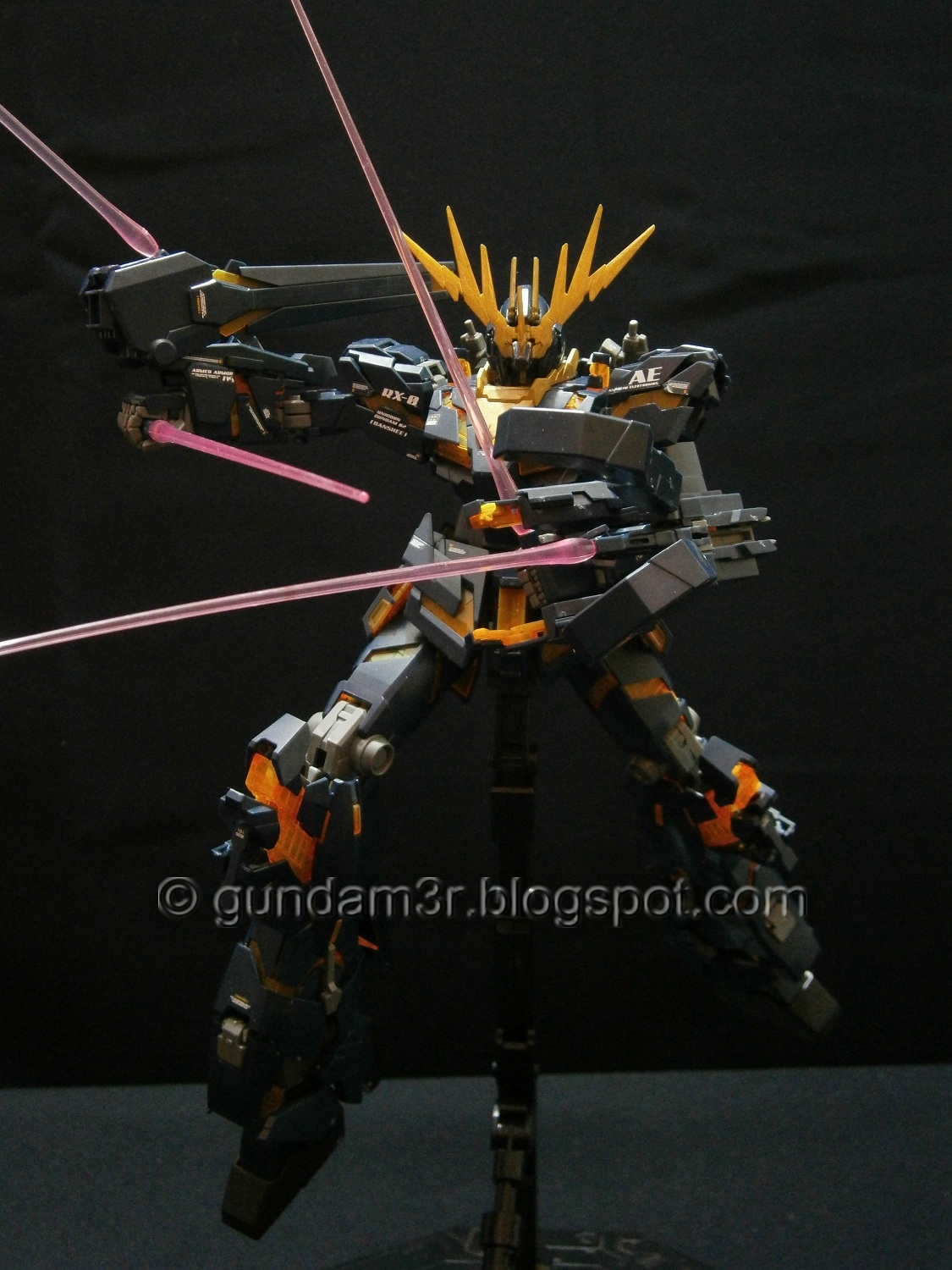 Unicorn Gundam 02 Banshee (Destroy Mode) MG Review Part 3