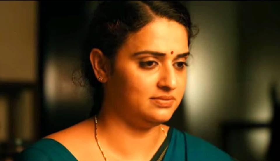 Pavitra Lokesh Family,Age,Height,DOB,Husband,Wiki - britydetails Pavitra Lokesh Family,Age,Height,DOB,Husband,Wiki - britydetails