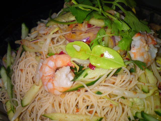 Cooking Pleasure: Kerabu Bee Hoon