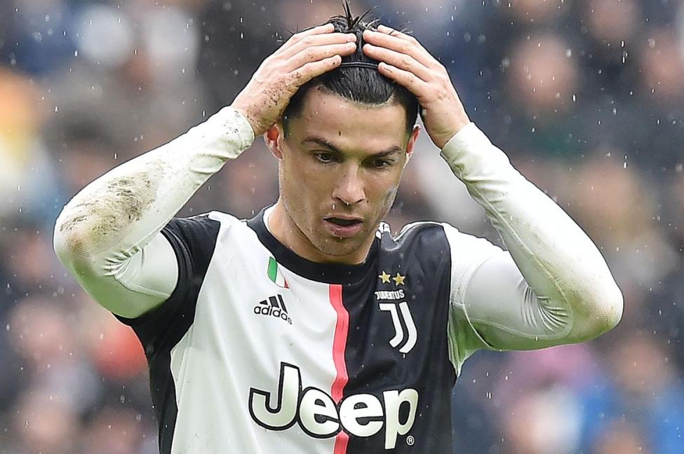 Reason Why Cristiano Ronaldo Is Wearing Hair Band !! - Football Studio