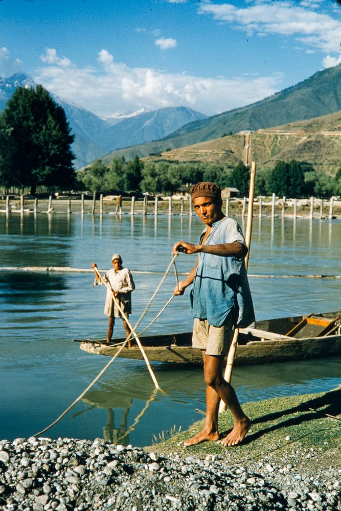 CHINAR SHADE : KASHMIR PHOTOGRAPHS OF BRIAN BRAKE.