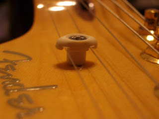 Guitar Snob: Graph Tech's Tusq String tree - work great!