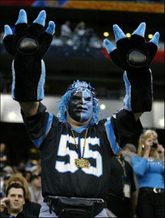 Fanatic Football Fans | Halloo