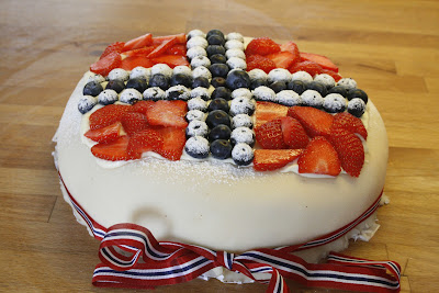 Hjemmelaget blomsterkasse: Pynte kake med ekte blomster