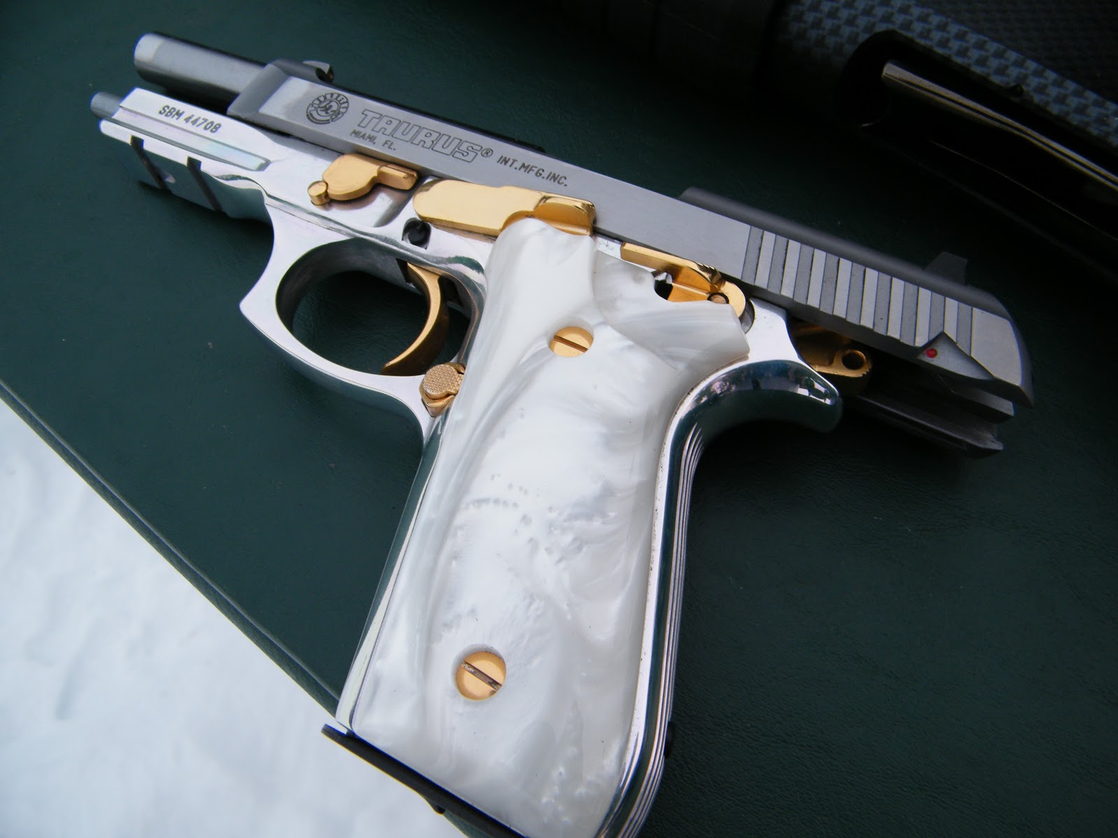 Armas em geral: familia pistola taurus pt100 ,pt59 ,pt840 ,pt917 ,pt945