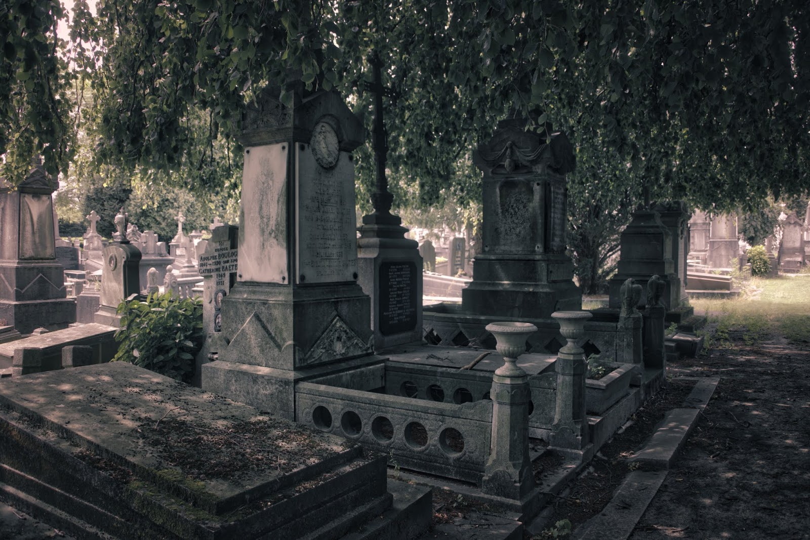 The Cosy Traveler: The Most Beautiful Crypt (and Cemetery) in Brussels