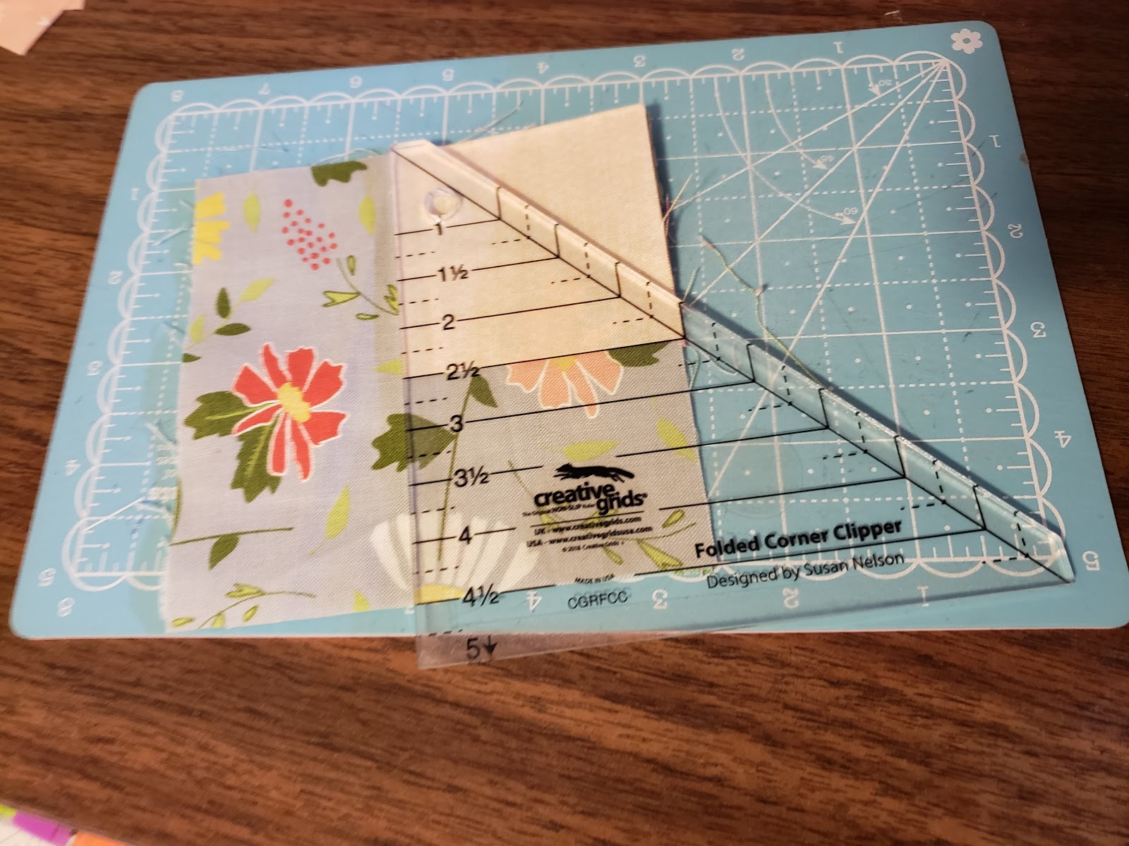 Chicken Feed Quilts: Creative Grids: Folded Corner Clipper