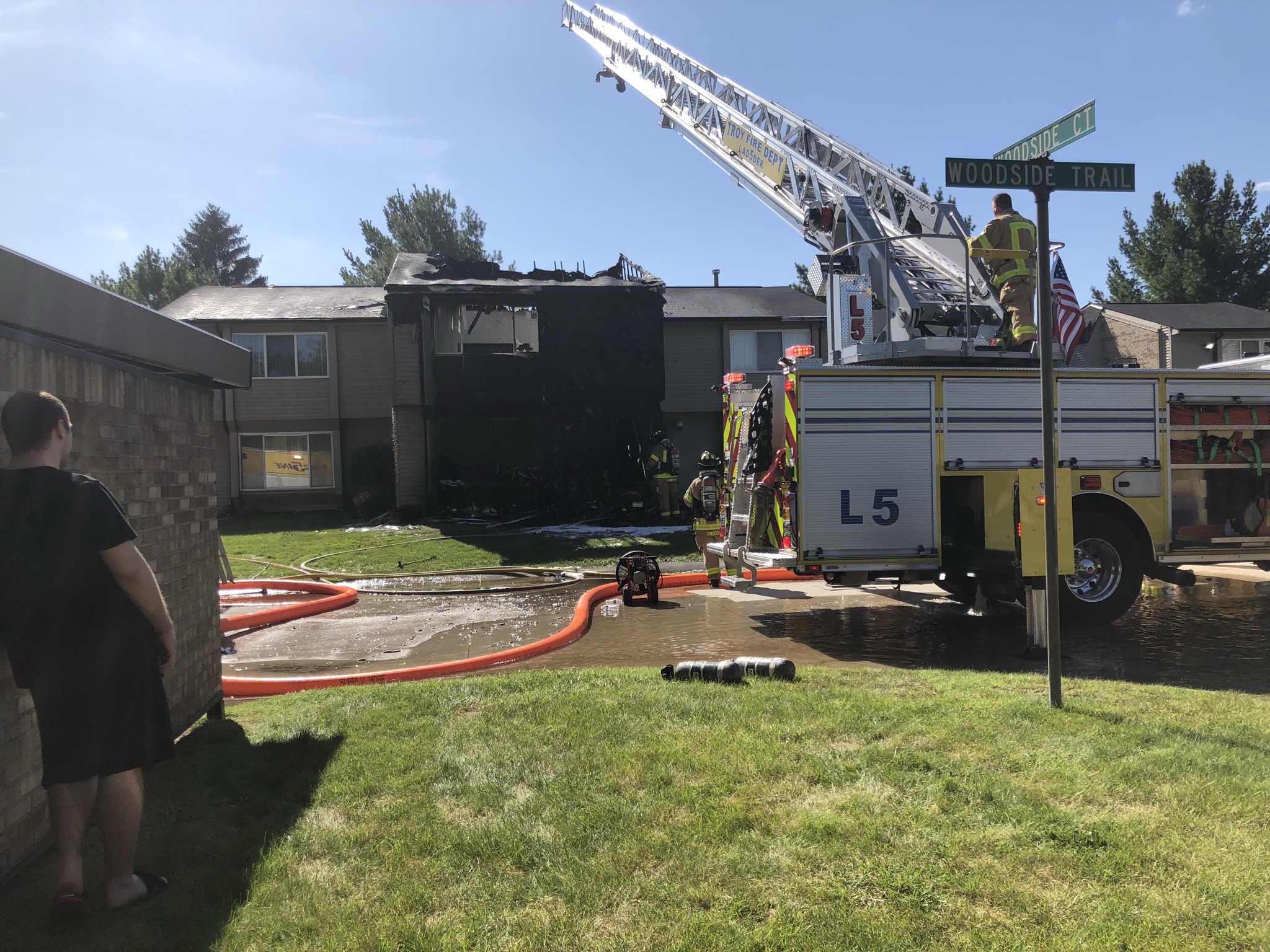 Troy, MI Fire Department responds to a second alarm structure fire. 8 ...