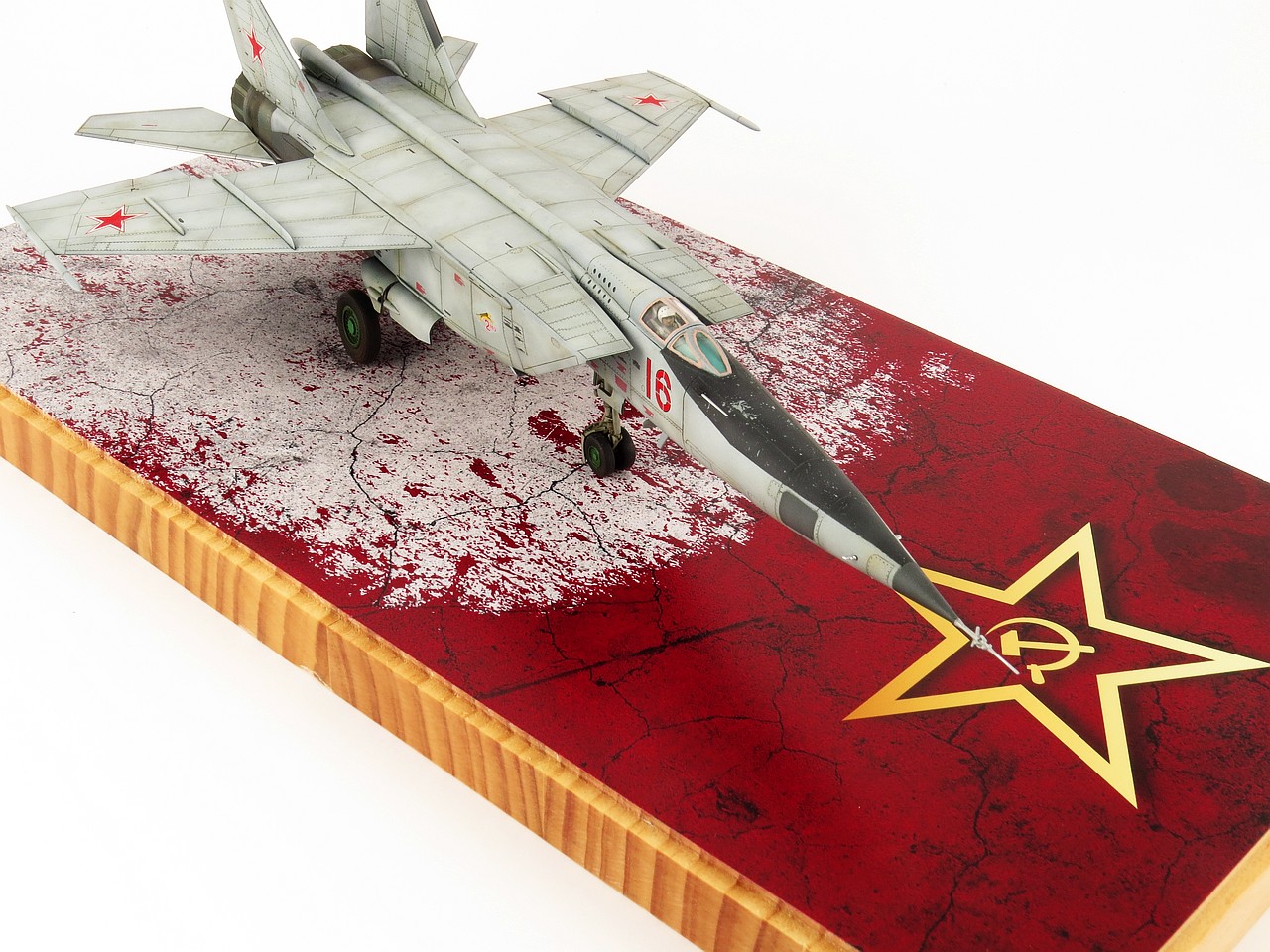 The Modelling News: Review: Three new aircraft bases from Galaxy models