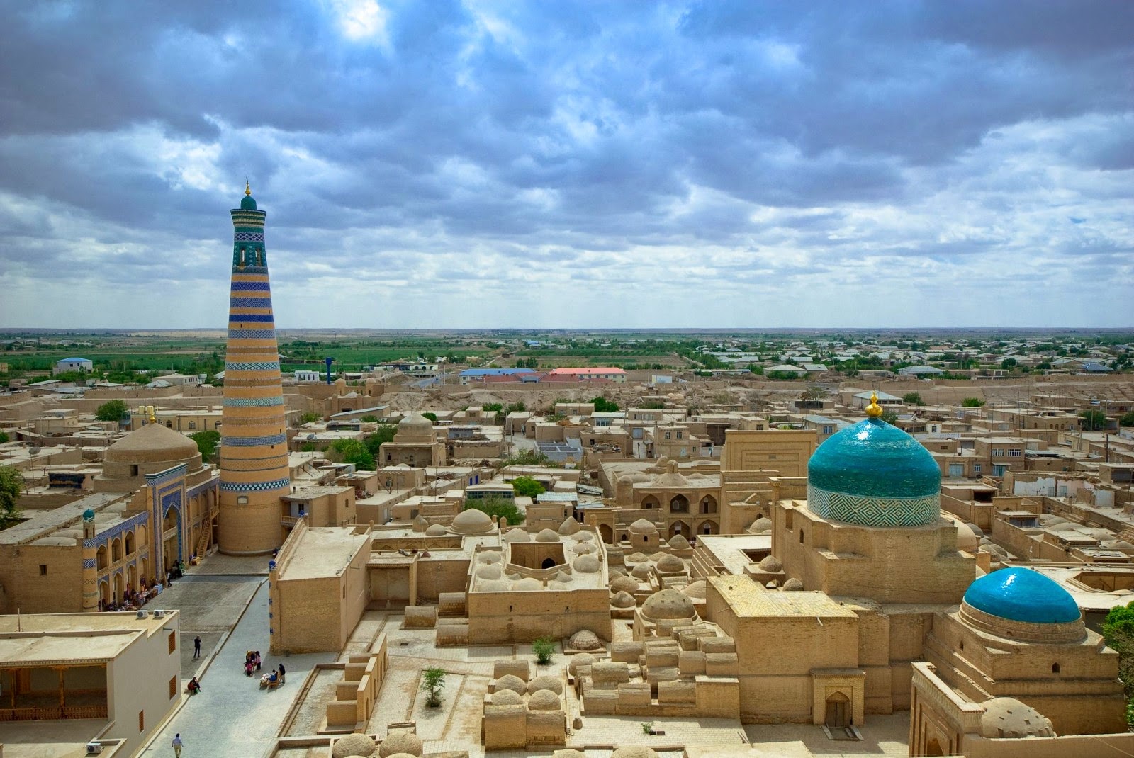 Suitcase and World: Colorful Gateway to the Desert. Khiva.