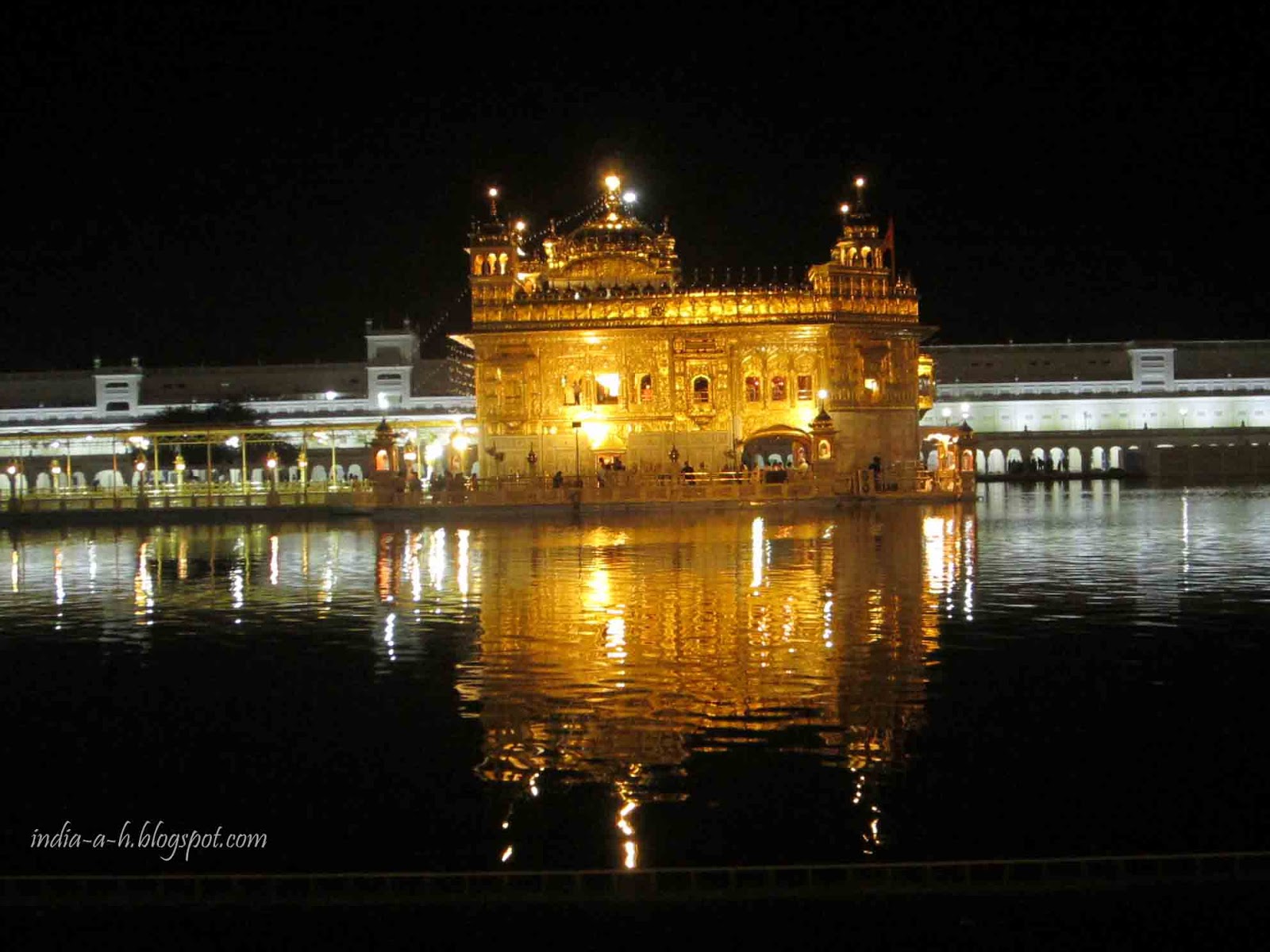 India-a-h !: Golden Temple by night