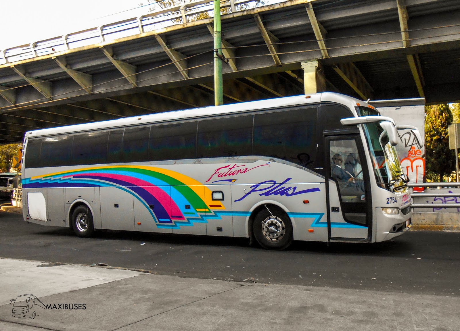 MAXIBUSES: AUTOBUSES FUTURA PLUS RUTAS DEL SUR