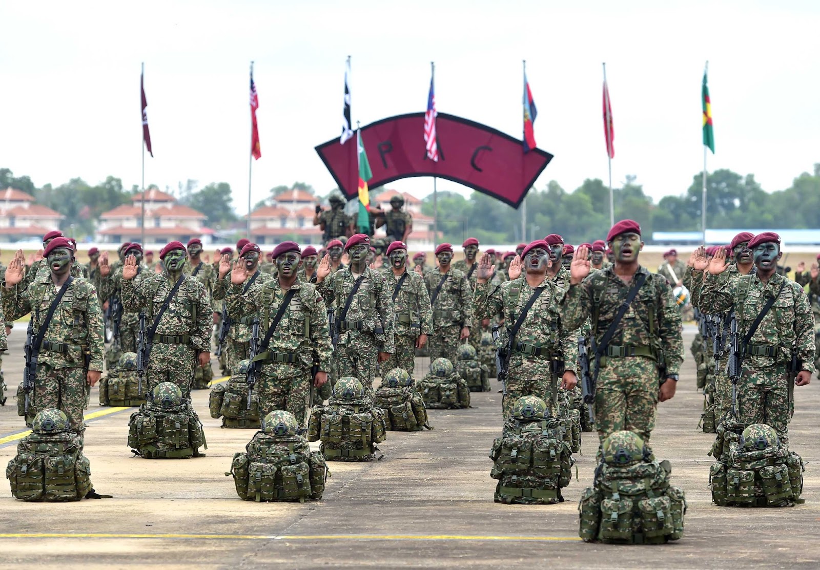 DEFENSE STUDIES: Batalion ke-18 RAMD Rasmi Jadi Batalion Infantri Para ...