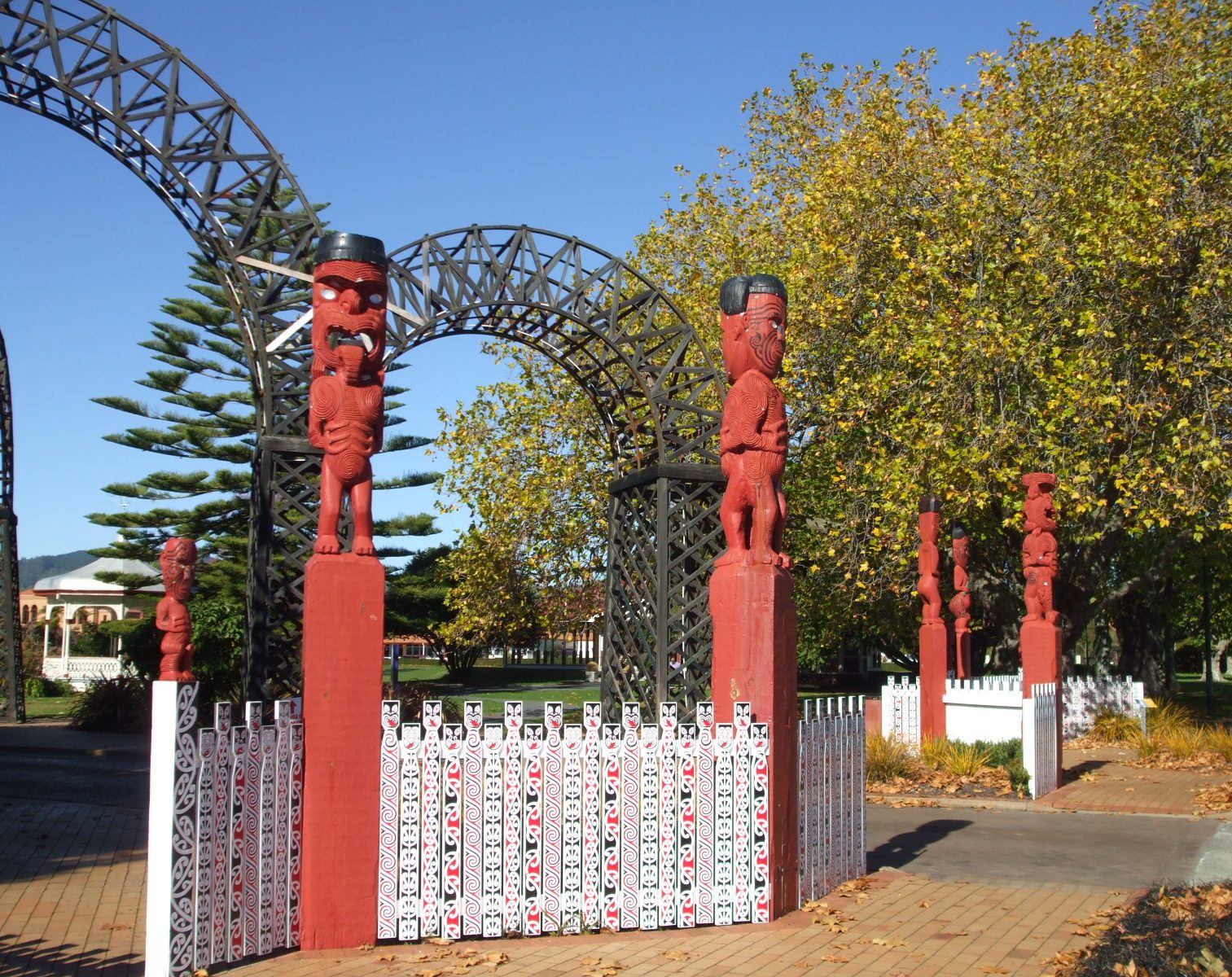 Rotorua Library: Book reviews - celebrating Rotorua's history