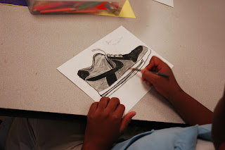 Make Stuff: 5th grade draws their shoes!
