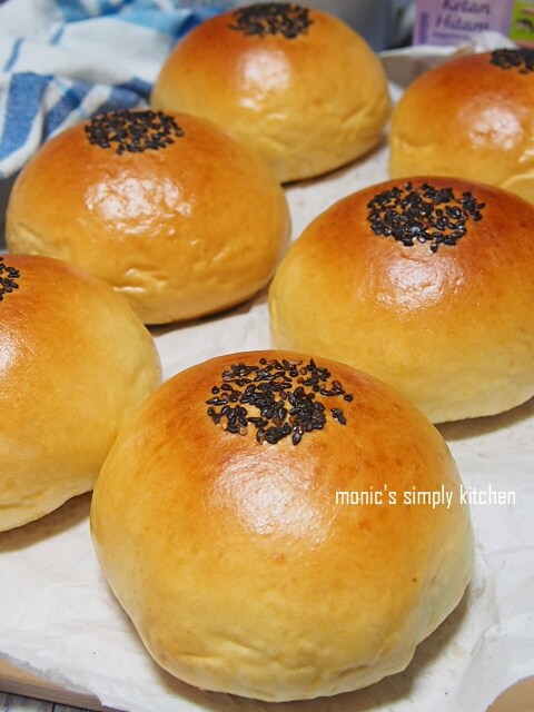 Anpan (Red Bean Paste Bread) - Monic's Simply Kitchen
