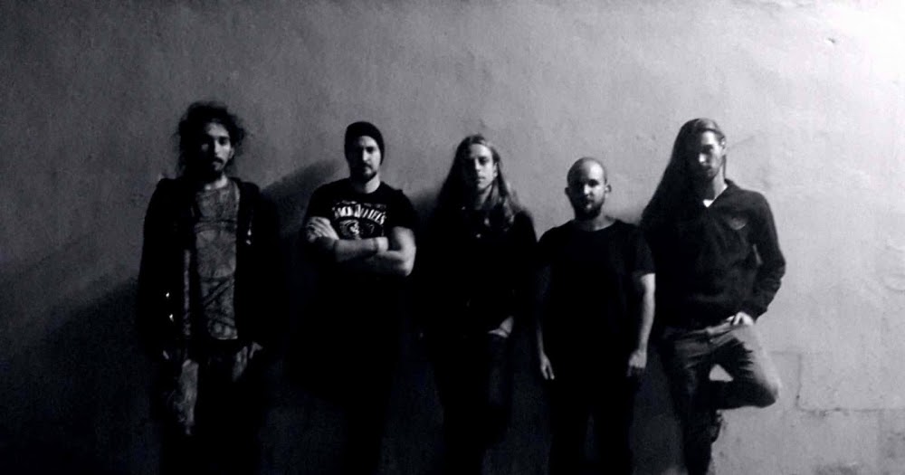 Descend Into Maelstrom da progetto a band!